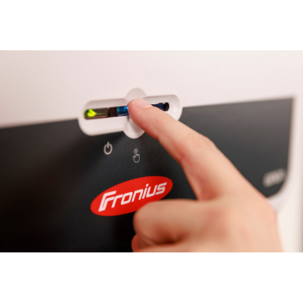 Fronius debuts hybrid residential solar inverter - Setpile
