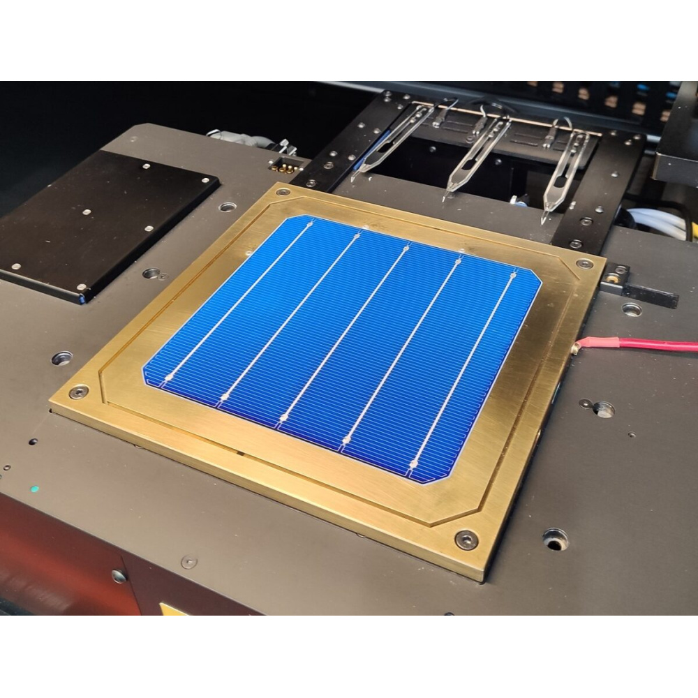 Dielectric capping layers improve heterojunction solar module ...