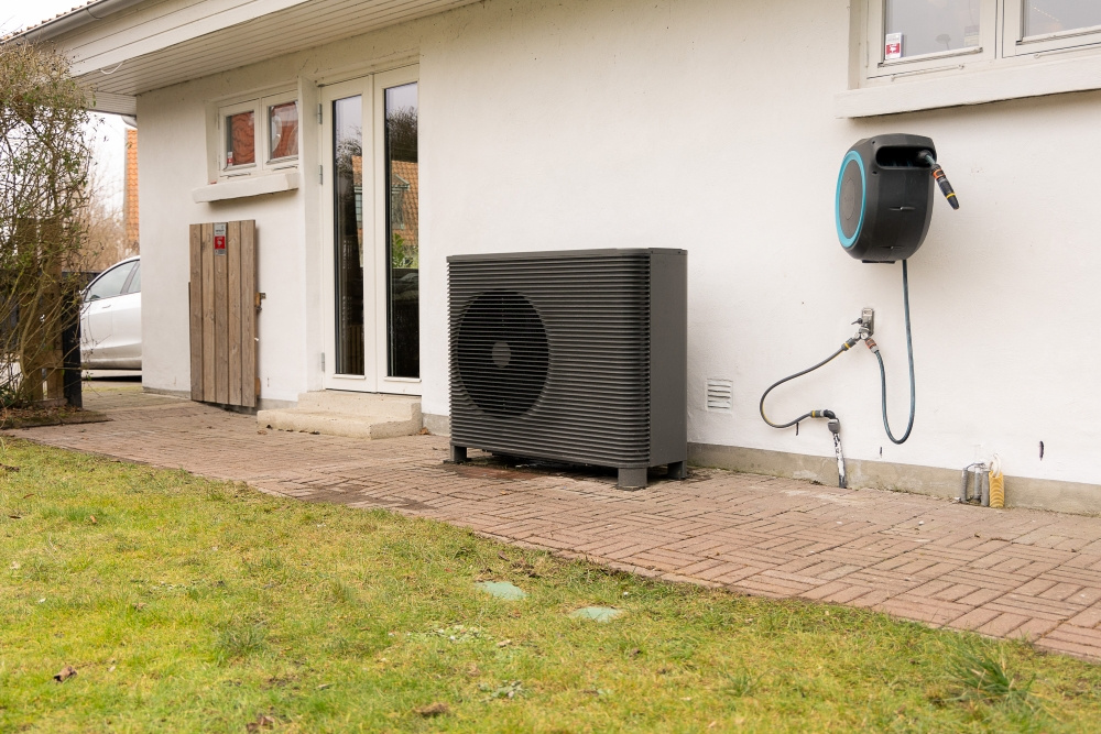 UK unveils ‘smart ready’ heat pump regulations, new utility flexibility ...