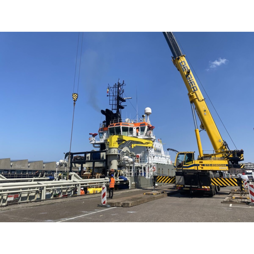 World’s first offshore wind-solar project moves forward - Setpile